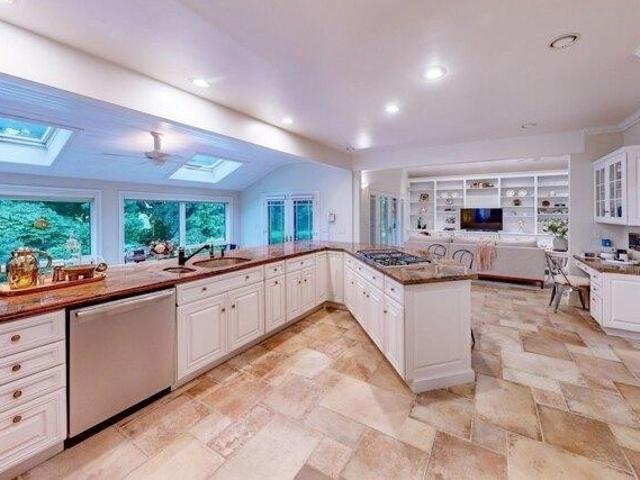 4 bedroom, North Andover MA 01845 102530300