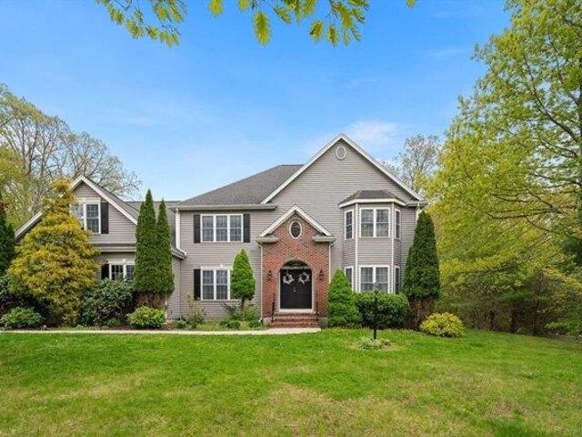 4 bedroom, North Attleboro MA 02760 102371200