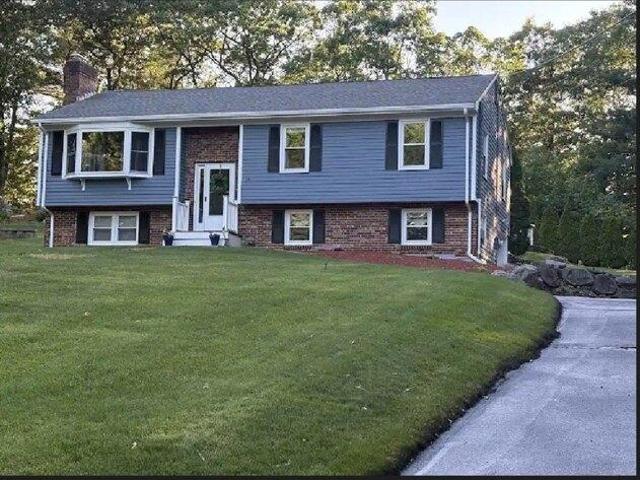4 bedroom, North Attleboro MA 02760 104008772