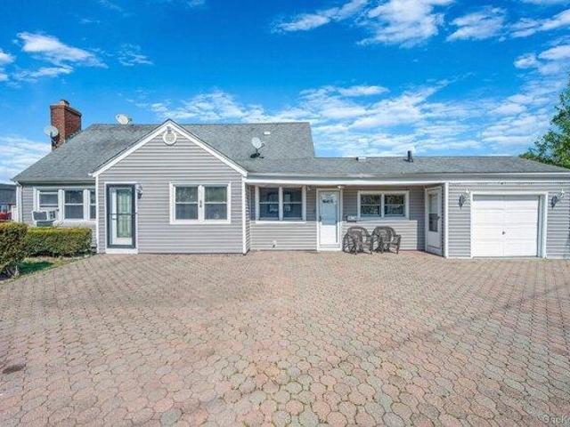 4 bedroom, North Babylon NY 11703 103602035