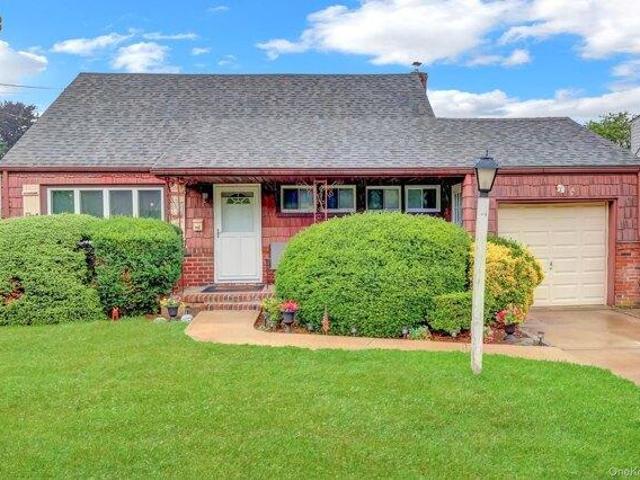 4 bedroom, North Babylon NY 11703 103627337