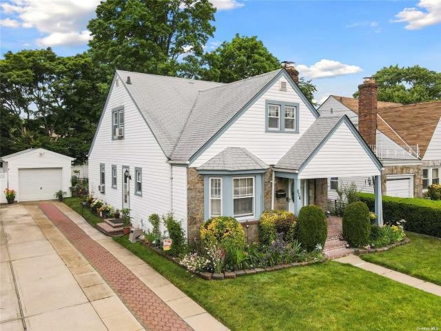 4 bedroom, North Baldwin NY 11510 LS72691969