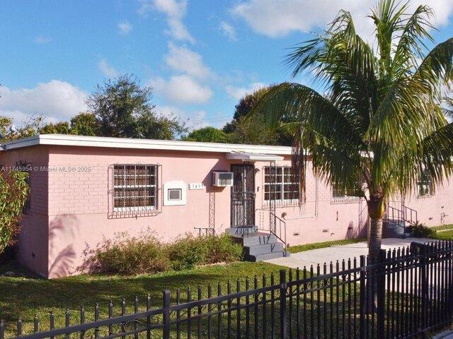 4 bedroom, North Miami FL 33168 90812421