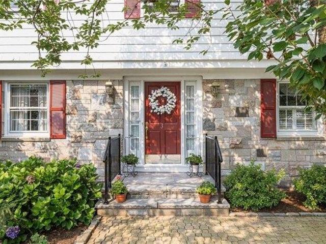 4 bedroom, North Providence RI 02911 102409124