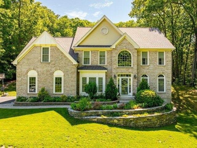 4 bedroom, Northborough MA 01532 103932067