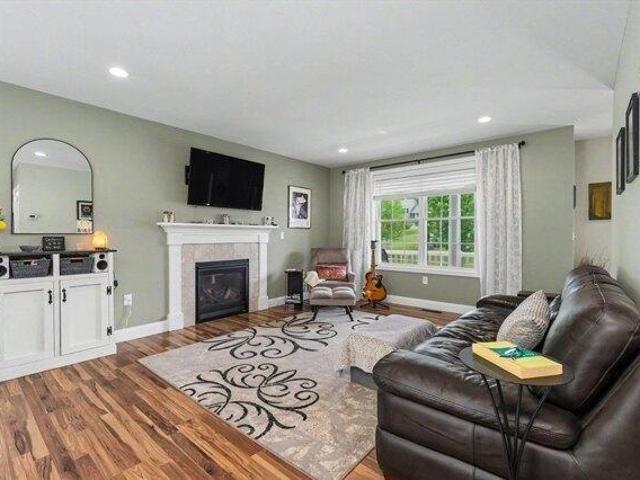 4 bedroom, Nashua NH 03062 104607088