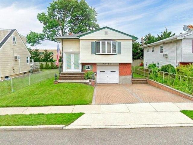 4 bedroom, New Hyde Park NY 11040 101783377