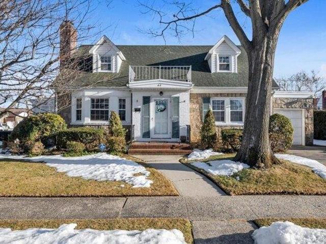 4 bedroom, New Hyde Park NY 11040 101800905