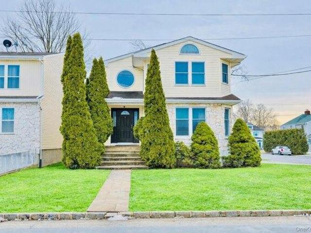 4 bedroom, New Hyde Park NY 11040 101801217