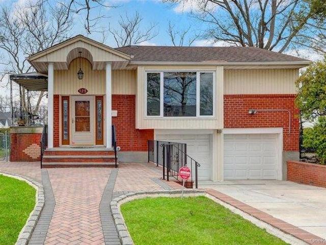 4 bedroom, New Hyde Park NY 11040 102527848