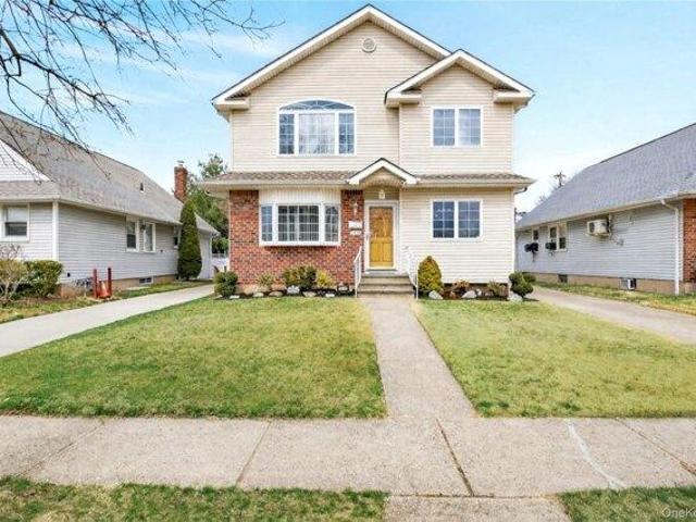 4 bedroom, New Hyde Park NY 11040 102566108