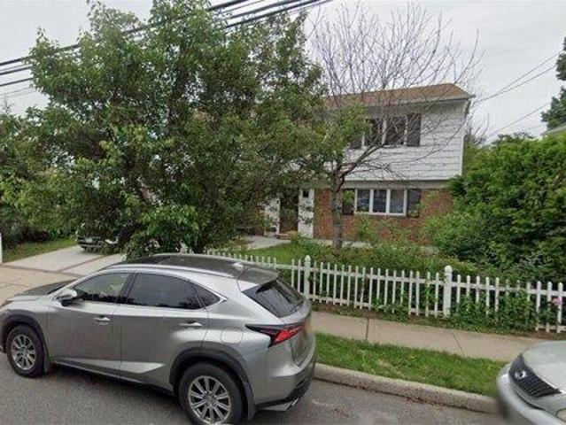 4 bedroom, New Hyde Park NY 11040 104921602
