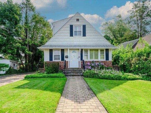4 bedroom, New Hyde Park NY 11040 104922165
