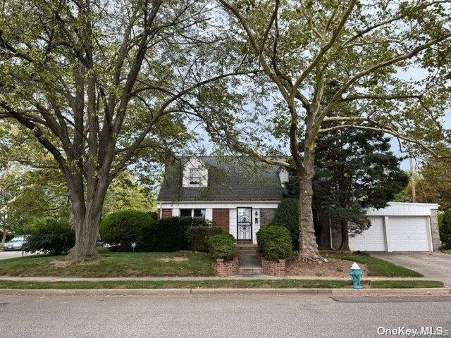 4 bedroom, New Hyde Park NY 11040 105191214