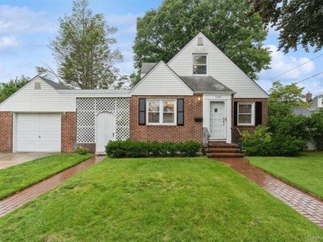 4 bedroom, New Hyde Park NY 11040 105192089