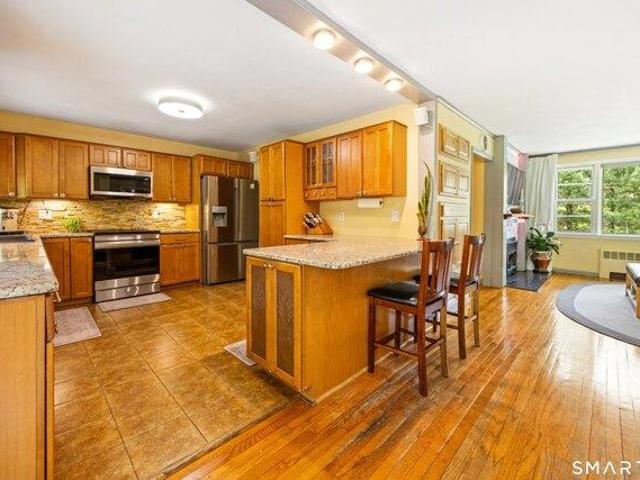 4 bedroom, New Hartford CT 06057 104331908