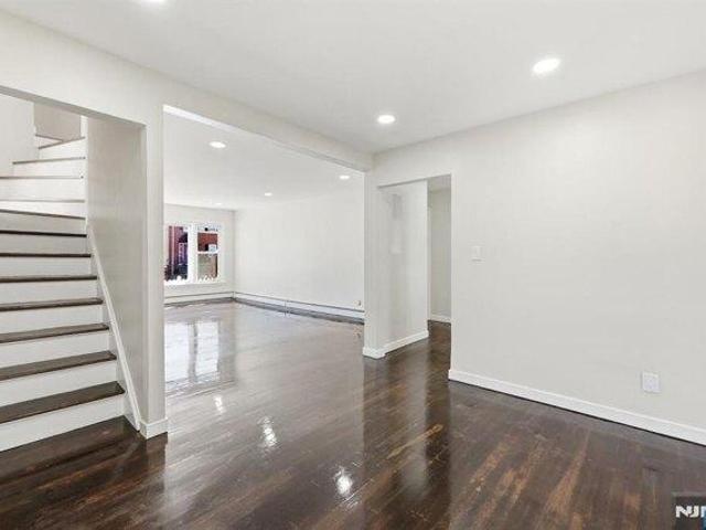 4 bedroom, Newark NJ 07112 LS102727885