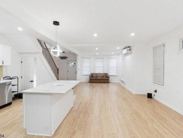 4 bedroom, Newark NJ 07112 LS93628765