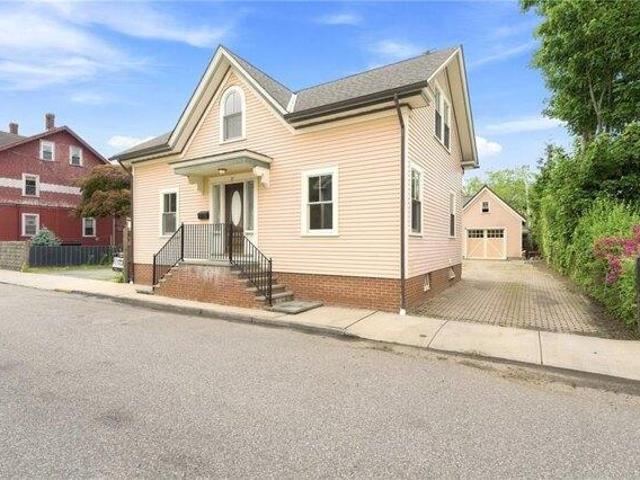 4 bedroom, Newport RI 02840 104604513