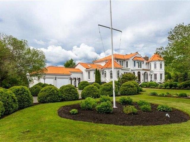 4 bedroom, Newport RI 02840 105127135