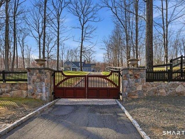 4 bedroom, Newtown CT 06470 102824119
