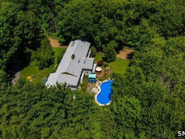 4 bedroom, Newtown CT 06470 104074749