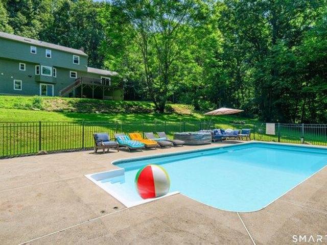 4 bedroom, Newtown CT 06482 105113926