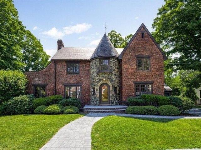 4 bedroom, Newton MA 02458 104758789