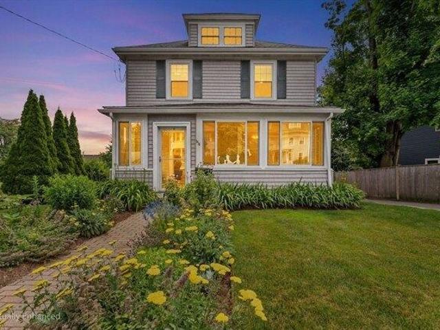 4 bedroom, Newton MA 02465 104042323