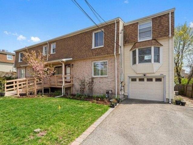 4 bedroom, Newton MA 02467 102959430