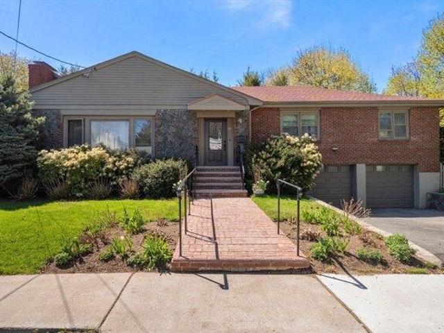 4 bedroom, Newton MA 02468 102584046