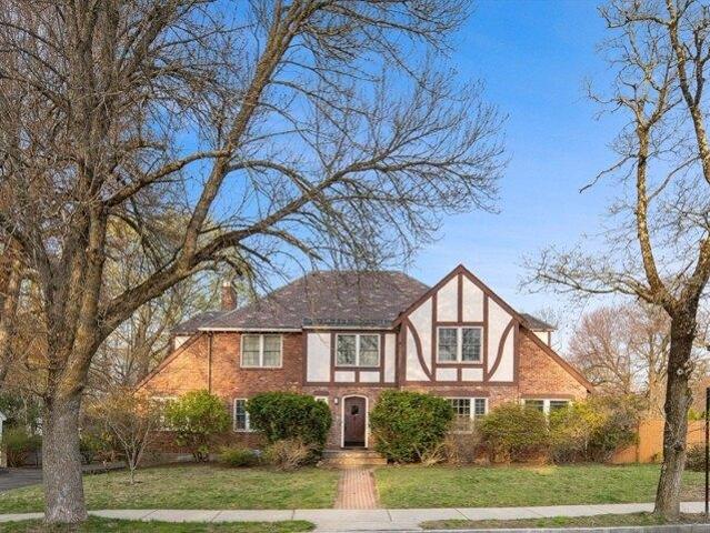 4 bedroom, Newton MA 02468 102586158