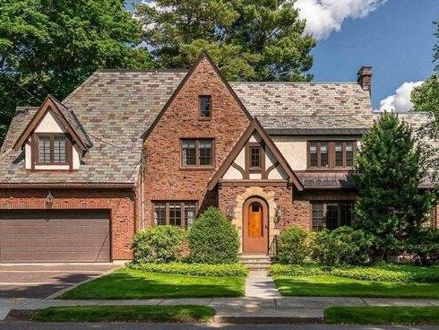 4 bedroom, Newton MA 02468 104812047