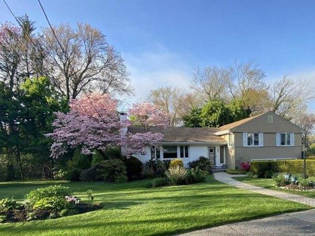 4 bedroom, Newton MA 02461 105058996