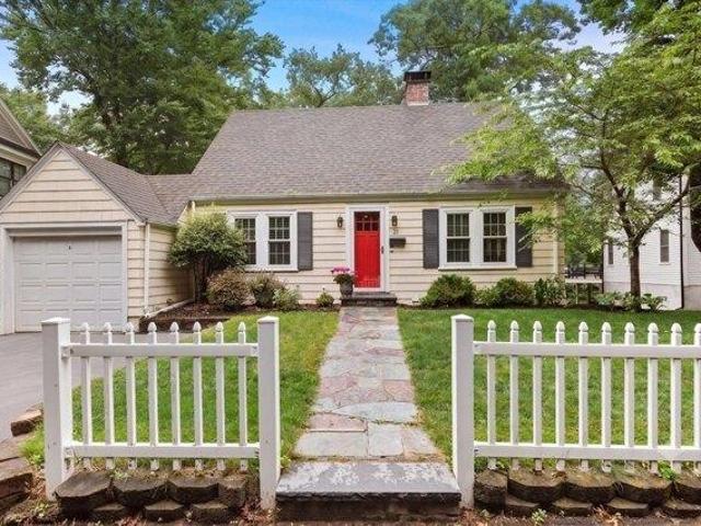 4 bedroom, Needham MA 02492 104541841