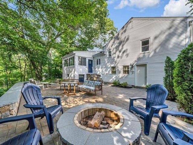 4 bedroom, Needham MA 02492 104808697