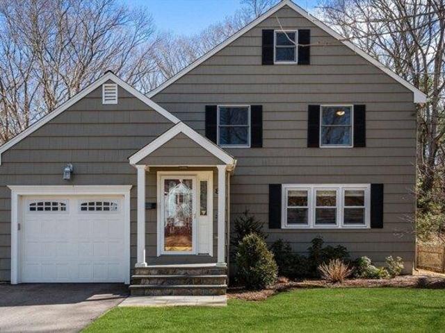 4 bedroom, Needham MA 02492 LS102594008