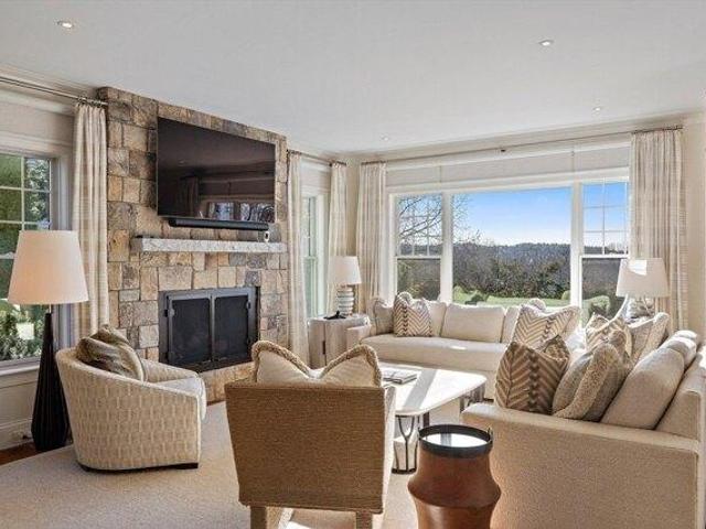 4 bedroom, Needham MA 02494 104850379