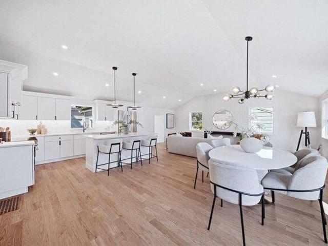 4 bedroom, Needham MA 02494 105117473