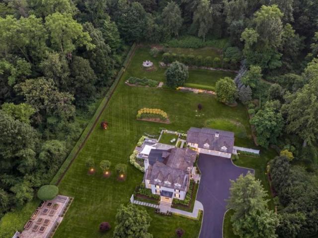 4 bedroom, NY NY 102306837