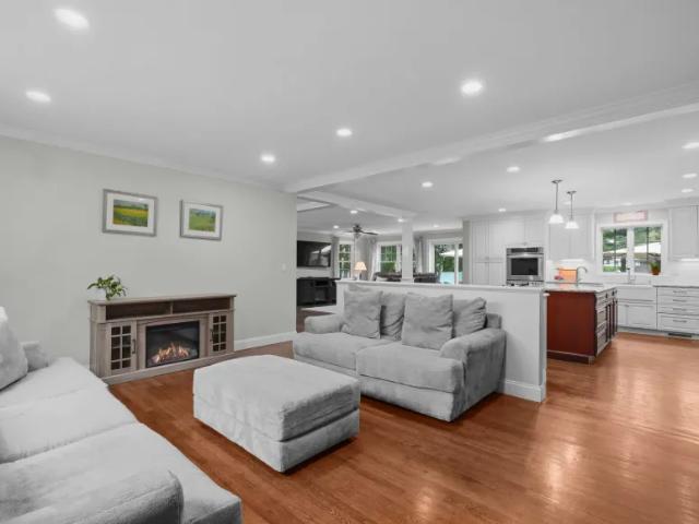 4 bedroom, NY NY 102715739