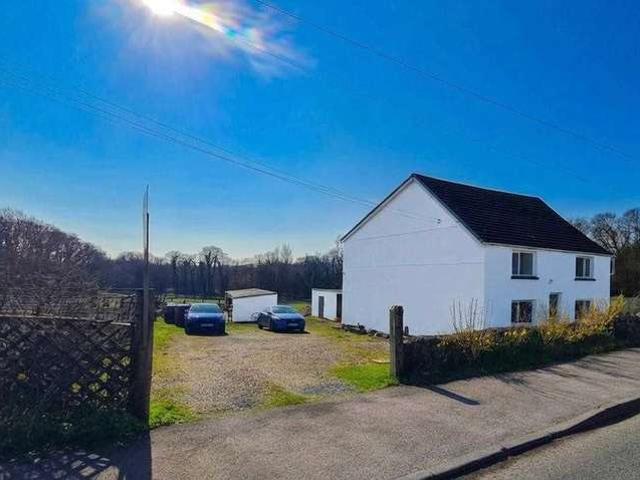 4 Bedroom Smallholding Commercial