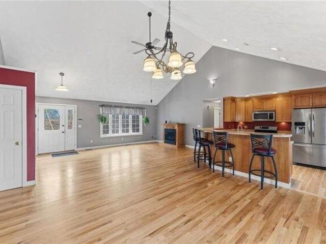 4 bedroom, Smithfield RI 02917 102371549