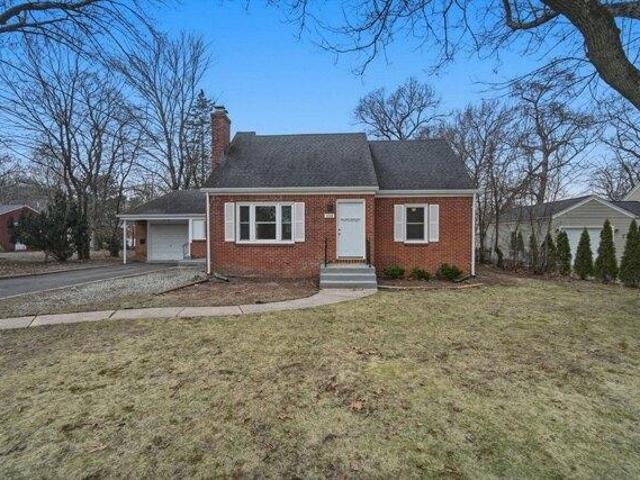 4 bedroom, South Hadley MA 01075 102372375