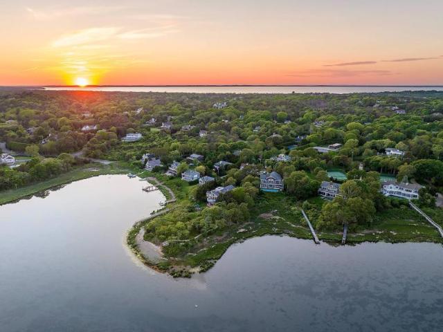 4 bedroom, Southampton NY LS102244044