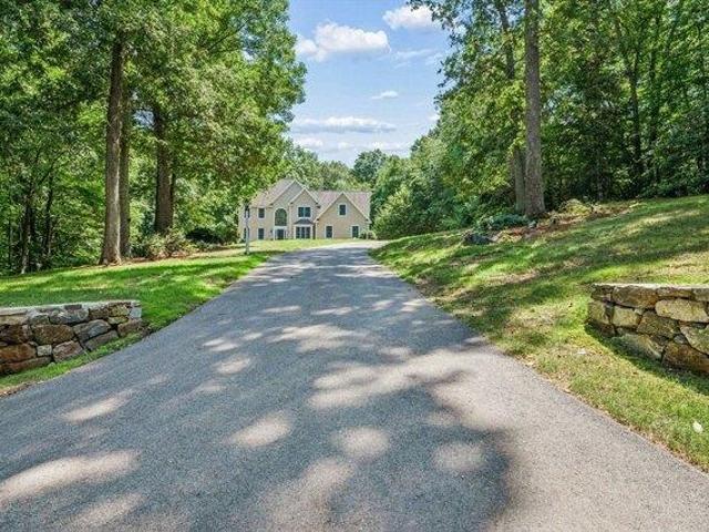 4 bedroom, Southborough MA 01772 105082174