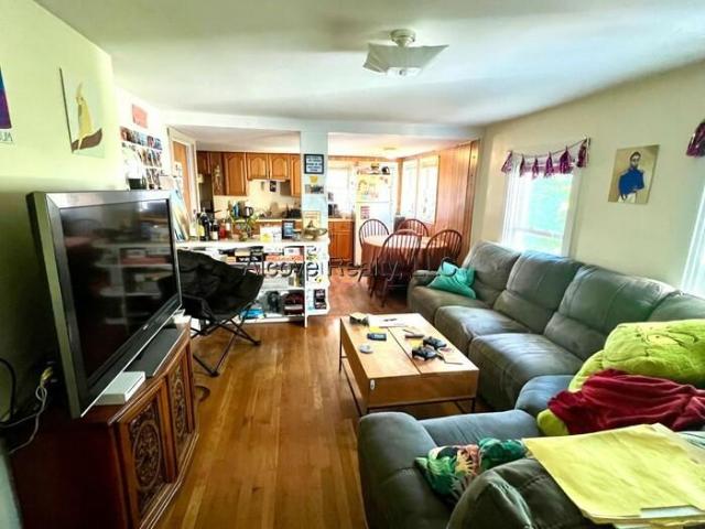 4 bedroom, SOMERVILLE Near Porter MA 02144 87332805
