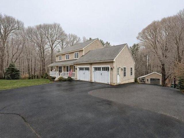 4 bedroom, Somersworth NH 03878 102632748