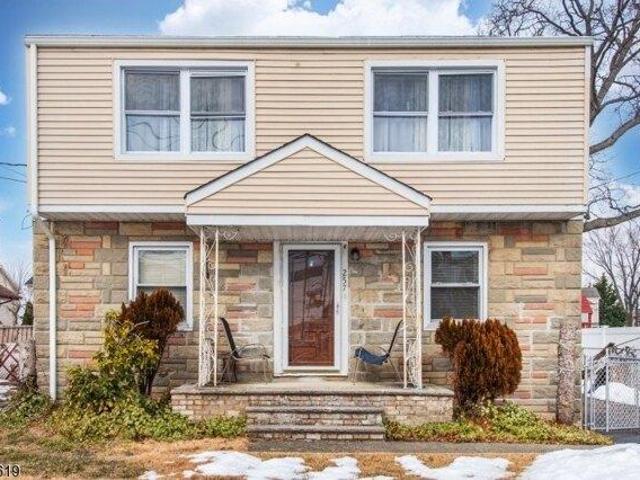 4 bedroom, Saddle Brook NJ 07663 LS102564082