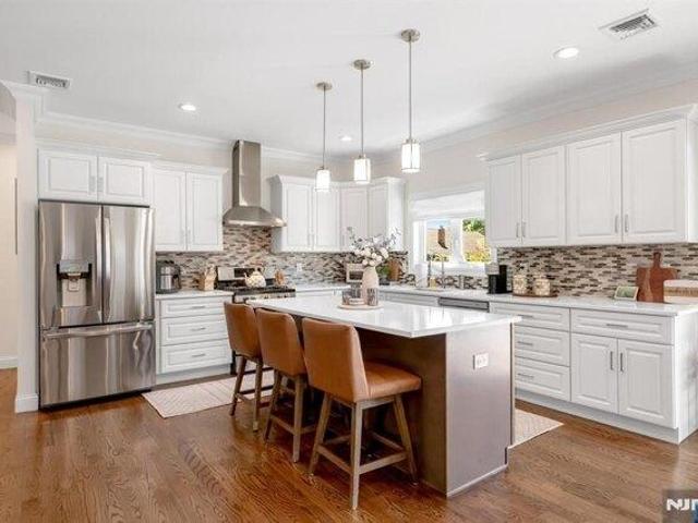 4 bedroom, Saddle Brook NJ 07663 102584678
